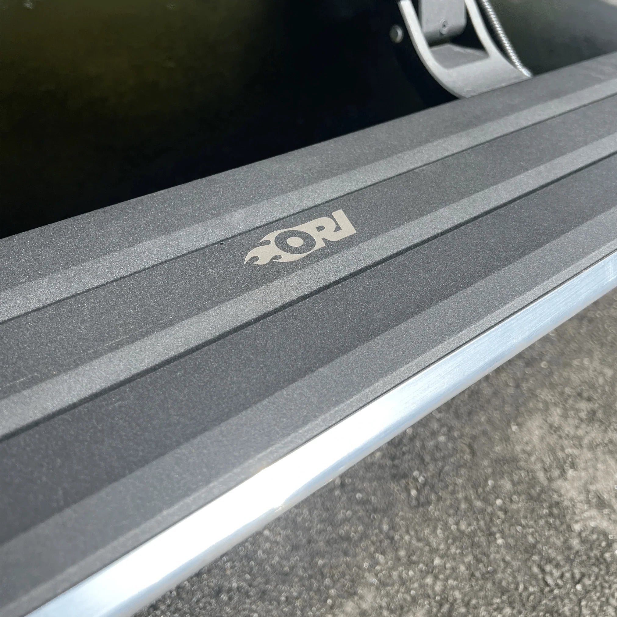 Electric Side Steps vs Stepping Boards – Offroad Industries